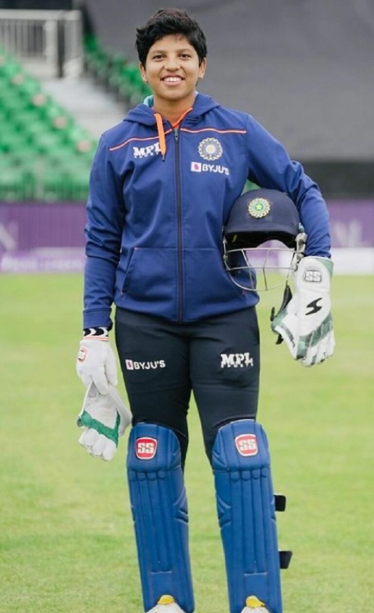 Richa Ghosh Height, Age, Boyfriend, Family, Biography & More ...