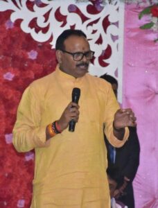 Brajesh Pathak Age, Height, Caste, Wife, Children, Family, Biography ...