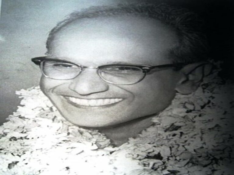 Batukeshwar Dutt Age, Death, Wife, Children, Family, Biography & More ...