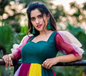 Sravanthi Chokarapu Height, Age, Boyfriend, Husband, Family, Biography ...