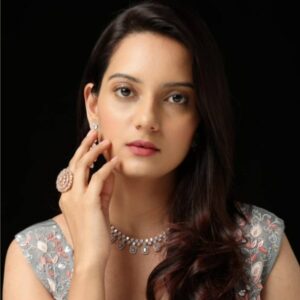 Khushbu Patel Height, Age, Husband, Family, Biography & More » StarsUnfolded