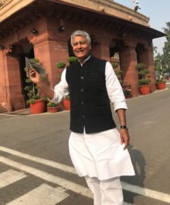 Sunil Jakhar Age, Caste, Wife, Children, Family, Biography & More ...
