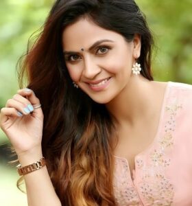 Naina Gupta (Actress) Height, Age, Husband, Family, Biography & More » StarsUnfolded