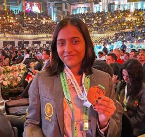 Divya Deshmukh Age, Family, Biography » StarsUnfolded