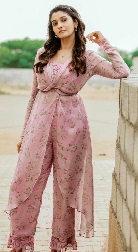 Priya Bhavani Shankar Height, Age, Boyfriend, Family, Biography & More ...