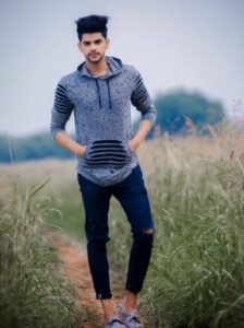 Darsh Chandrappa Height, Age, Girlfriend, Family, Biography & More ...