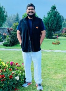 Om Raut Age, Girlfriend, Wife, Children, Family, Biography & More ...