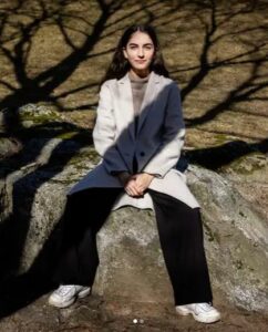 Romina Pourmokhtari Height, Age, Boyfriend, Family, Biography & More ...