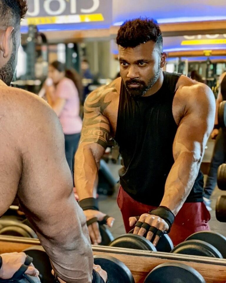 Apurva Padgaonkar Height, Age, Wife, Family, Biography & More ...