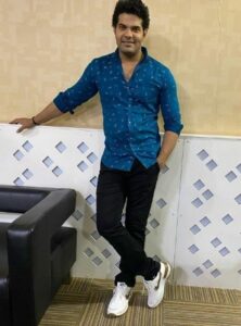 Hardeek Joshi Height, Age, Girlfriend, Wife, Family, Biography & More ...