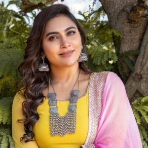 Myna Nandhini Age, Husband, Children, Family, Biography & More ...