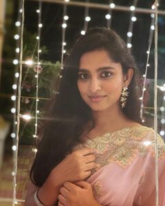 Divya Sripada Age, Boyfriend, Family, Biography & More » StarsUnfolded