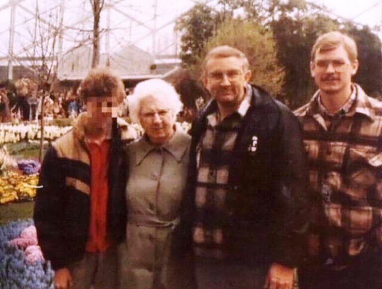 Jeffrey Dahmer Age, Death, Family, Biography & More » StarsUnfolded