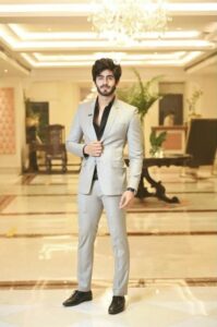 Rishabh Jaiswal Height, Age, Girlfriend, Family, Biography & More » StarsUnfolded