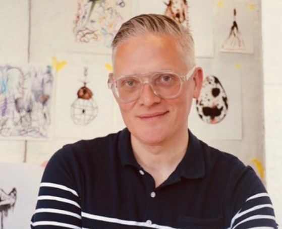 Giles Deacon Age, Girlfriend, Family, Biography & More » StarsUnfolded