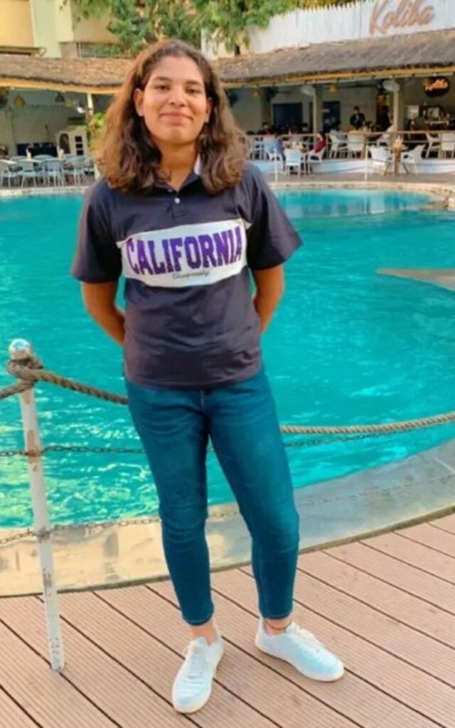 S Yashasri Height, Age, Family, Biography & More » StarsUnfolded