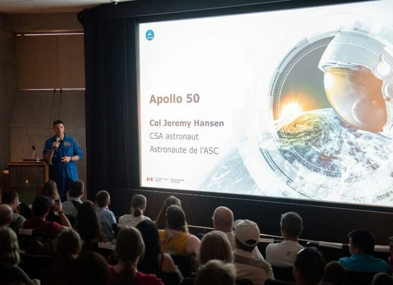 Jeremy Hansen Height, Age, Wife, Family, Biography & More » StarsUnfolded