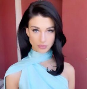 Phoebe Gates Height, Age, Boyfriend, Family, Biography & More ...