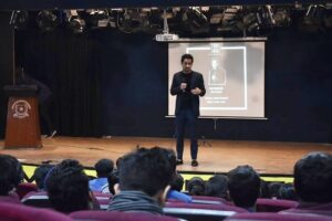 Raj Shamani Age, Girlfriend, Family, Biography & More » StarsUnfolded