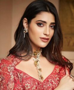 Shreya Poonja Height, Age, Boyfriend, Family, Biography & More ...