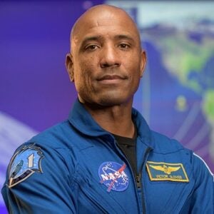 Victor J. Glover Age, Wife, Family, Biography & More » StarsUnfolded