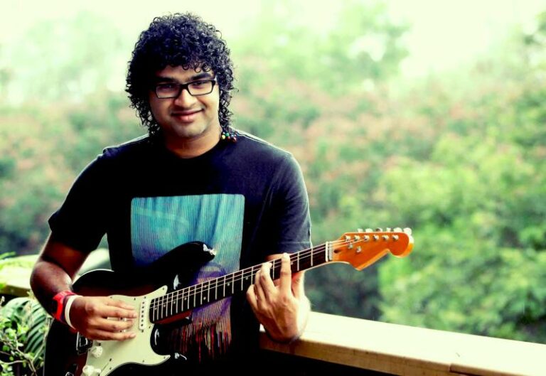 Siddharth Mahadevan Height, Age, Girlfriend, Family, Biography & More » StarsUnfolded