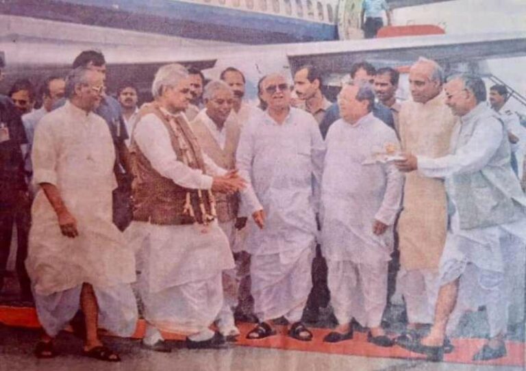 Hari Shankar Tiwari Age, Death, Wife, Children, Family, Biography & More » StarsUnfolded