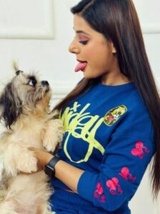 Anushka Srivastava Height, Age, Boyfriend, Family, Biography & More » StarsUnfolded