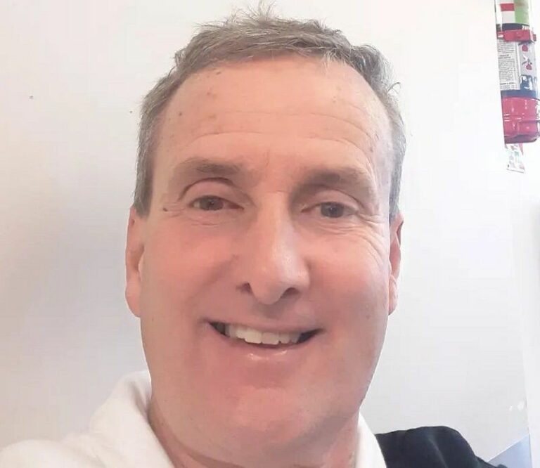 Billy Bowden Height, Age, Wife, Children, Family, Biography & More ...