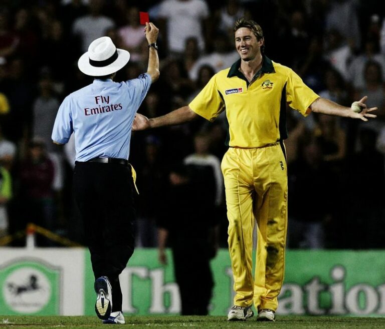 Billy Bowden Height, Age, Wife, Children, Family, Biography & More ...