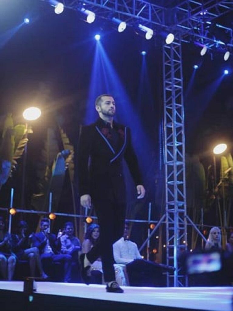 Mahir Pandhi Height, Age, Girlfriend, Family, Biography & More ...