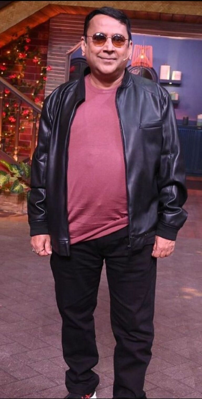 Milind Chitragupth Age, Wife, Children, Family, Biography & More ...