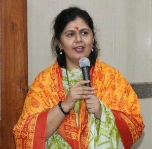 Pankaja Munde Age, Caste, Husband, Children, Family, Biography & More ...