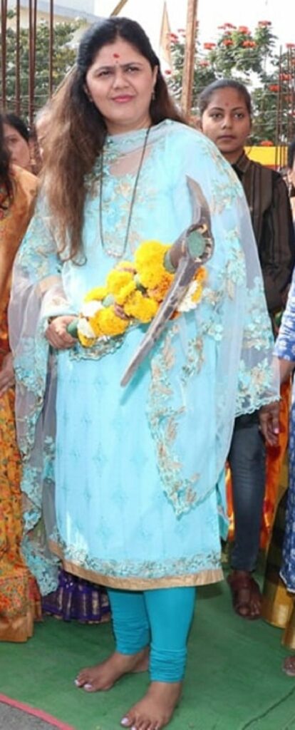 Pankaja Munde Age, Caste, Husband, Children, Family, Biography & More ...