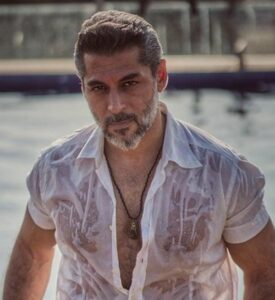 Tarun Arora Height, Age, Wife, Family, Biography & More » StarsUnfolded