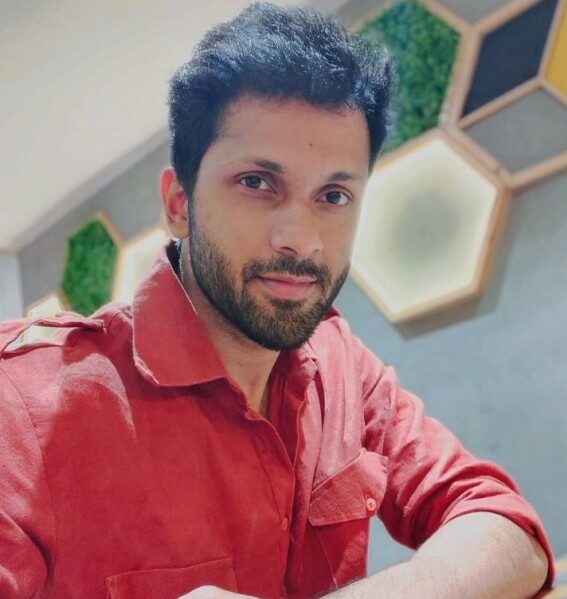 Ashutosh Patki Height, Age, Girlfriend, Wife, Family, Biography & More ...