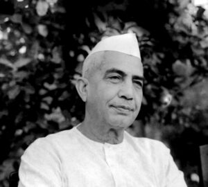 Chaudhary Charan Singh Age, Caste, Death, Wife, Children, Family ...