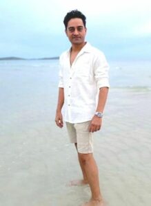 Gyanendra Tripathi Age, Wife, Family, Biography & More » StarsUnfolded