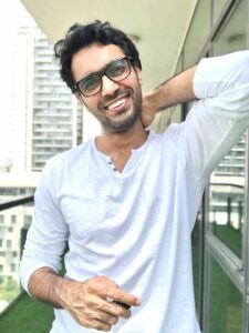 Ravinder Singh (Author) Age, Girlfriend, Wife, Family, Biography, & More » StarsUnfolded
