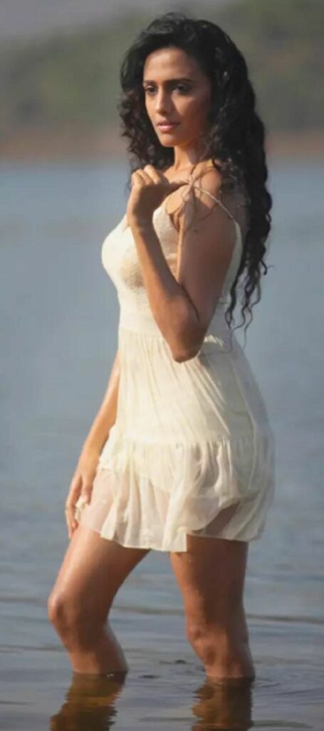 Vidhi Chitalia Age, Husband, Family, Biography & More » StarsUnfolded