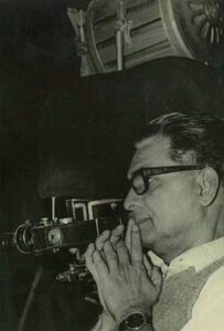 Kamal Amrohi Age, Death, Wife, Children, Family, Biography & More ...