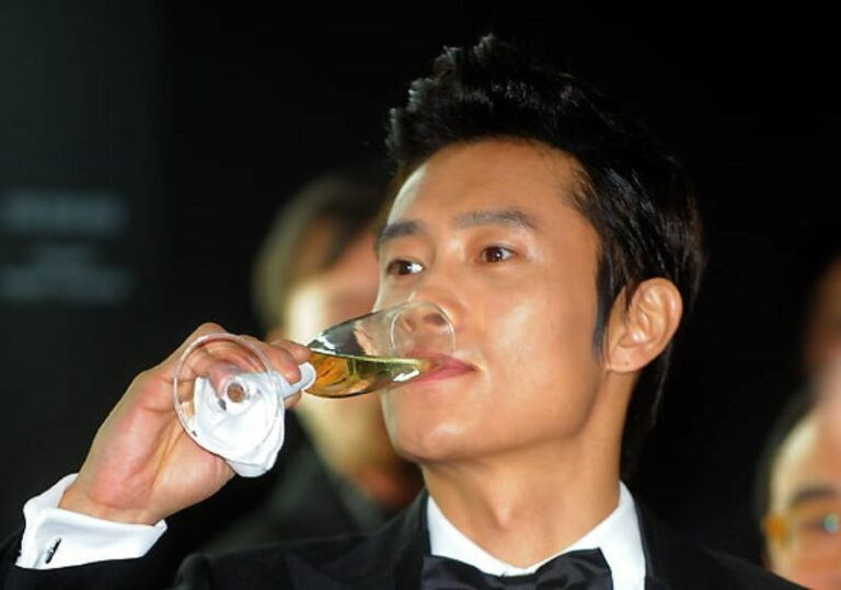 Lee Byung-hun Age, Girlfriend, Wife, Children, Family, Biography & More ...
