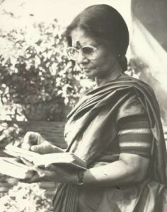 Mannu Bhandari Age, Death, Husband, Family, Biography & More ...