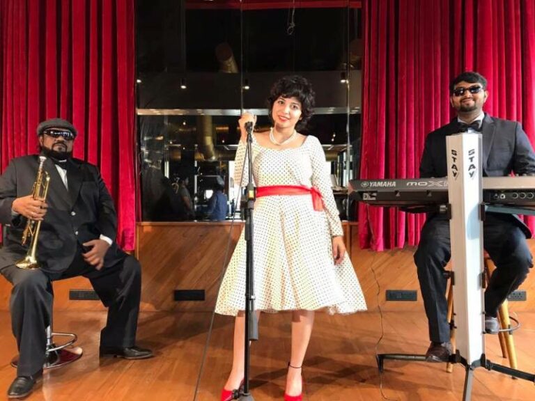 Damini Bhatla Height, Age, Husband, Family, Biography & More ...