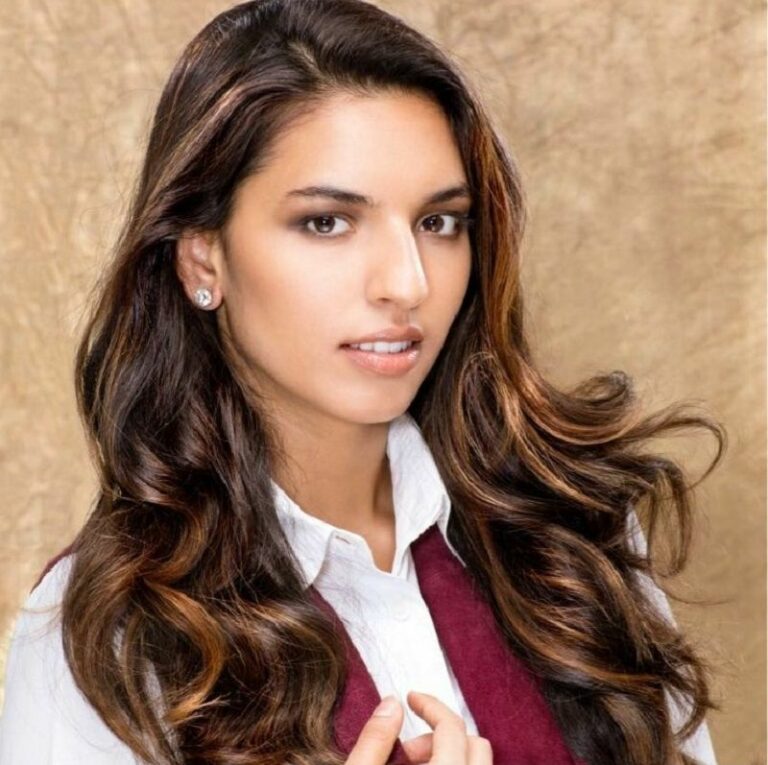 Manasi Kirloskar Age, Husband, Family, Biography & More » StarsUnfolded