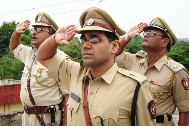 Manoj Kumar Sharma (IPS, 12th Fail) Age, Wife, Family, Biography ...