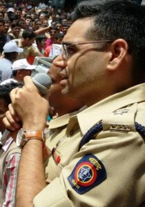 Manoj Kumar Sharma (IPS, 12th Fail) Age, Wife, Family, Biography ...