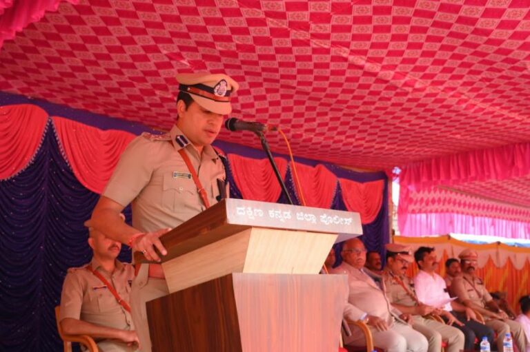 Anupam Agrawal (IPS) Age, Wife, Family, Biography & More » StarsUnfolded
