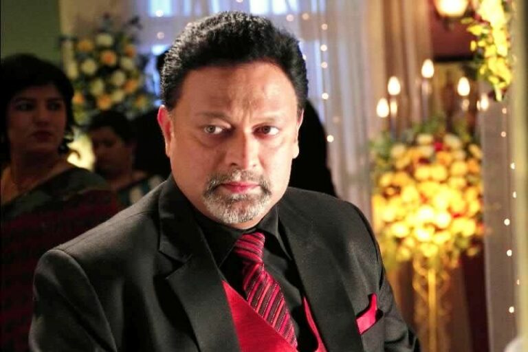 Kiran Karmarkar Age, Wife, Children, Family, Biography & More ...