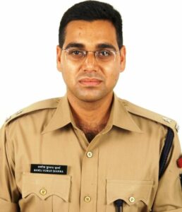 Manoj Kumar Sharma (IPS, 12th Fail) Age, Wife, Family, Biography ...
